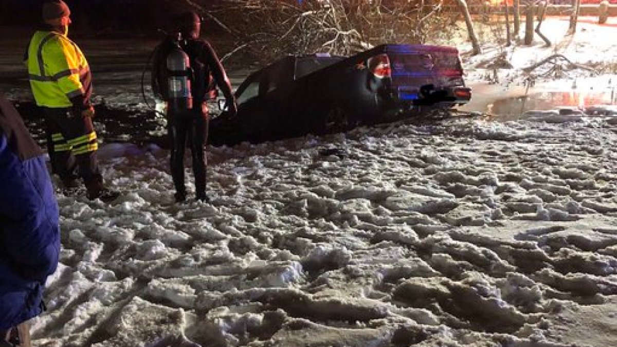 2 Men Escape Truck That Plunged Into Walpole Pond – NBC Boston