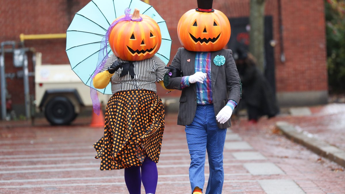 Salem, Mass. preps for Halloween – NBC Boston