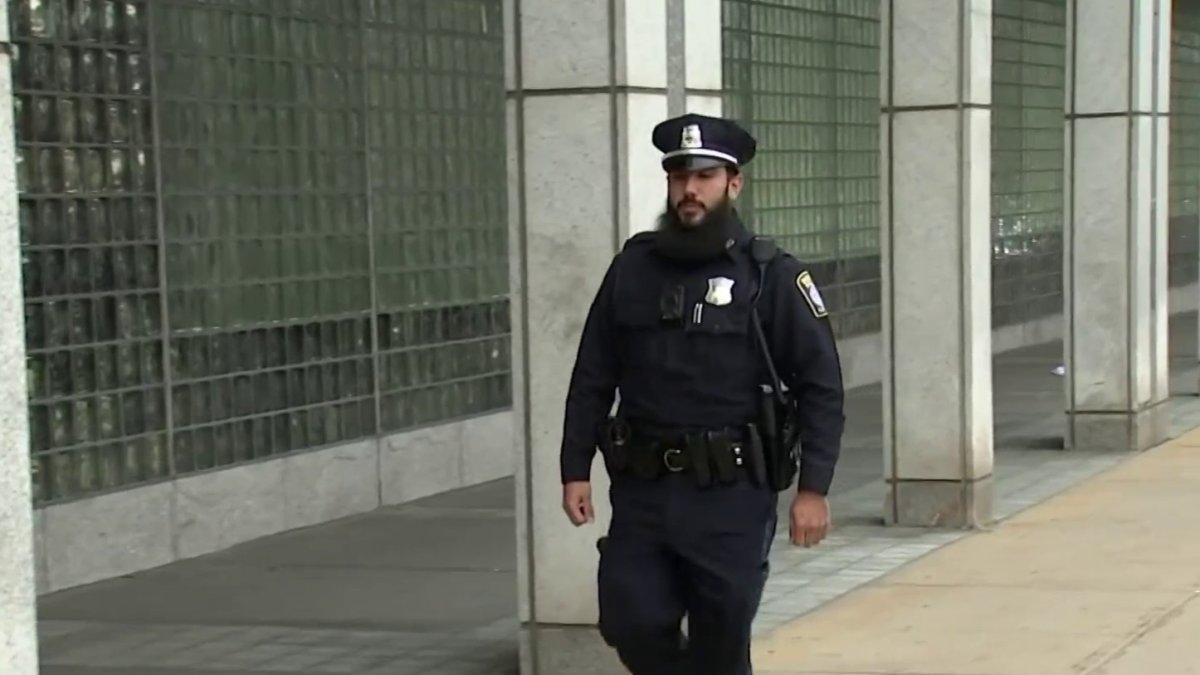 Rookie Boston Cop Helps Woman Buy Groceries During Coronavirus Pandemic ...