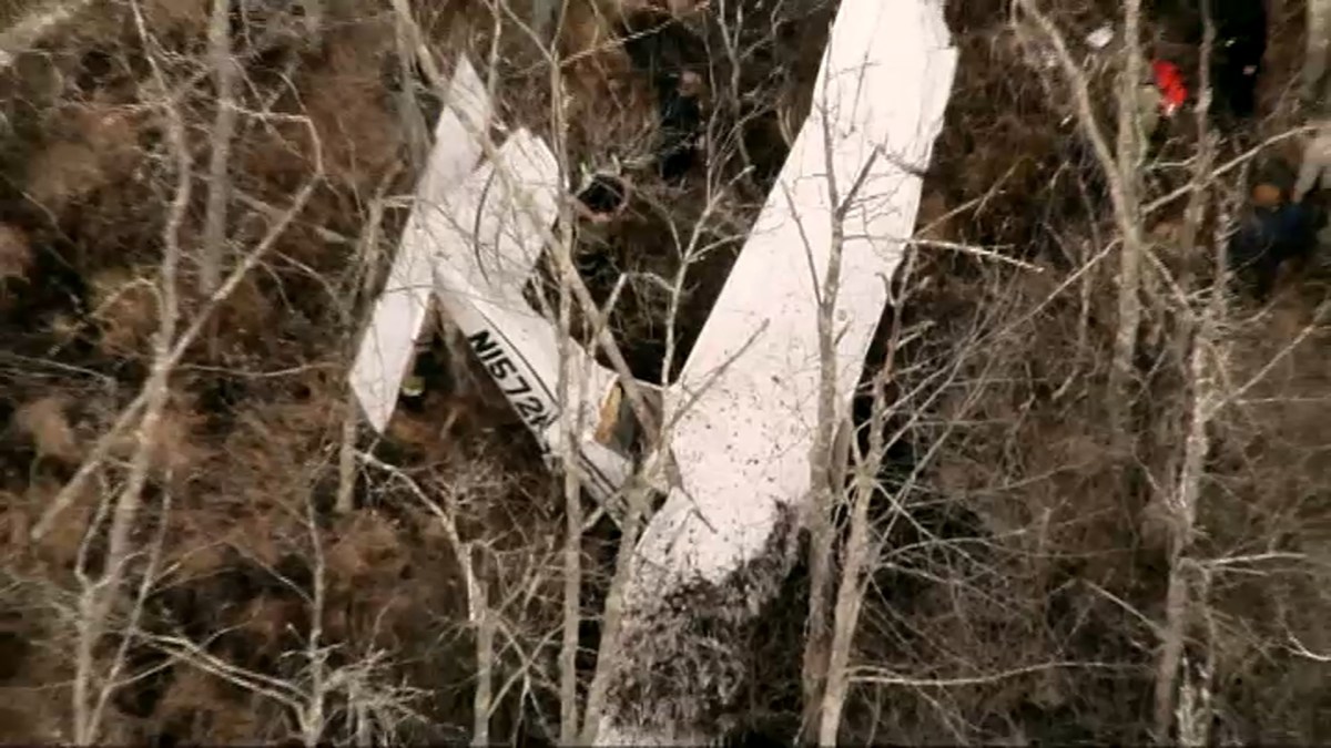 Pilot Dies When Plane Crashes After Takeoff in Sterling, Massachusetts ...