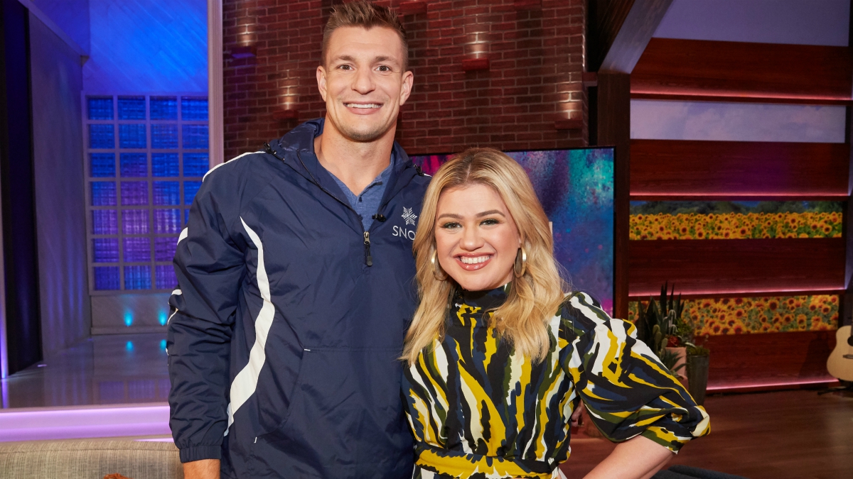 Gronk’s Epic Appearance on ‘The Kelly Clarkson Show’ – NBC Boston