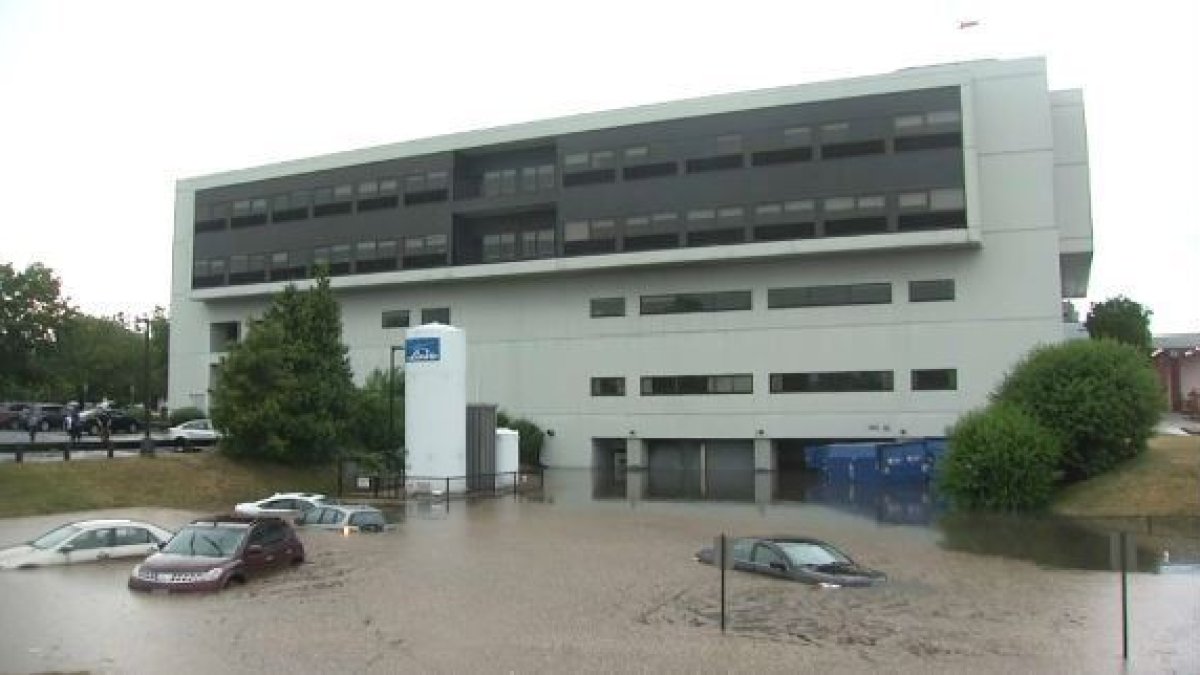 Norwood Hospital Flash Flood: Thousands Without Power After Storms ...