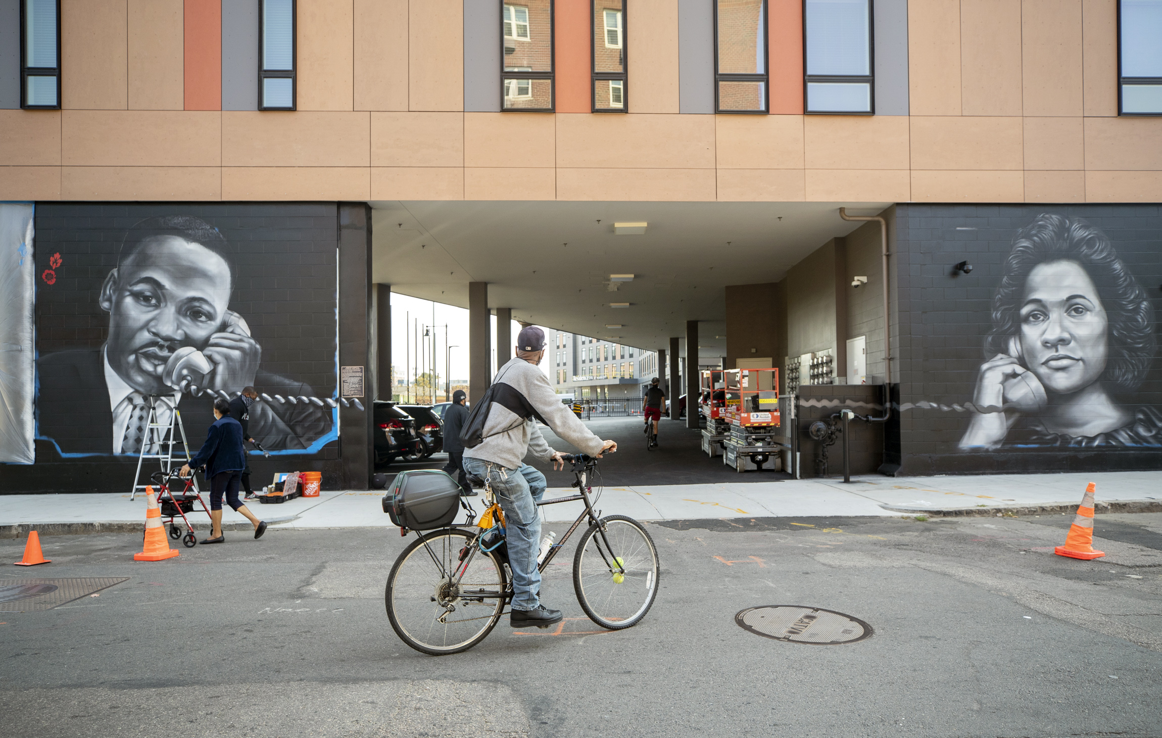 PHOTOS: New Roxbury Mural Honors Martin Luther King, Coretta Scott King ...