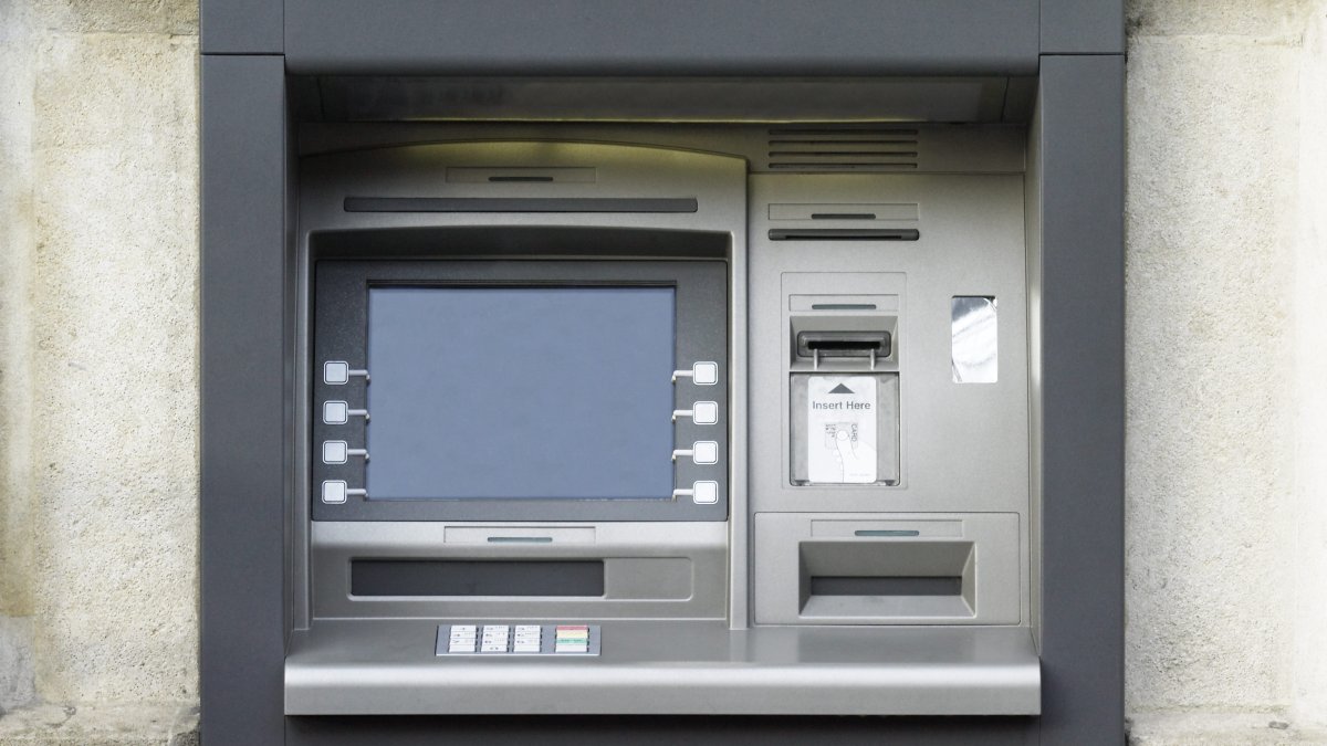 Federal agency announces rule limiting bank overdraft fees – NBC Boston