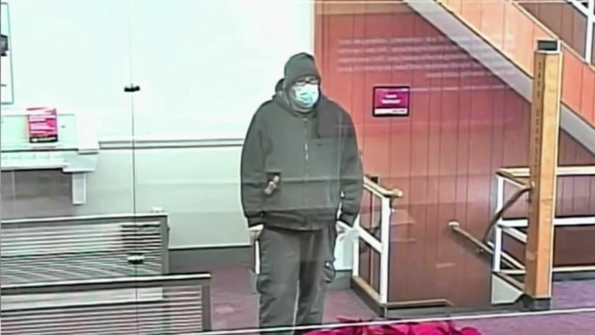 Santander Bank in Melrose Robbed; Police Searching for Suspect – NBC Boston