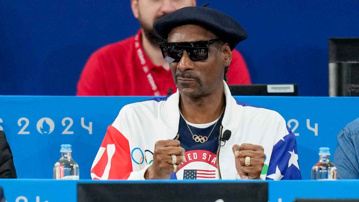 Snoop Dogg learns soccer commentator Andres Cantor’s goal call – NBC Boston