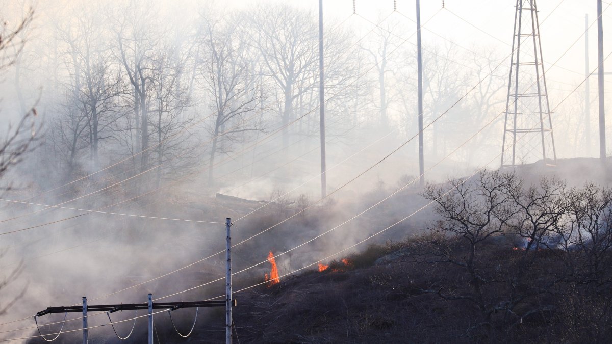Crews Battle Brush Fire Near Peabody Golf Course – NBC Boston