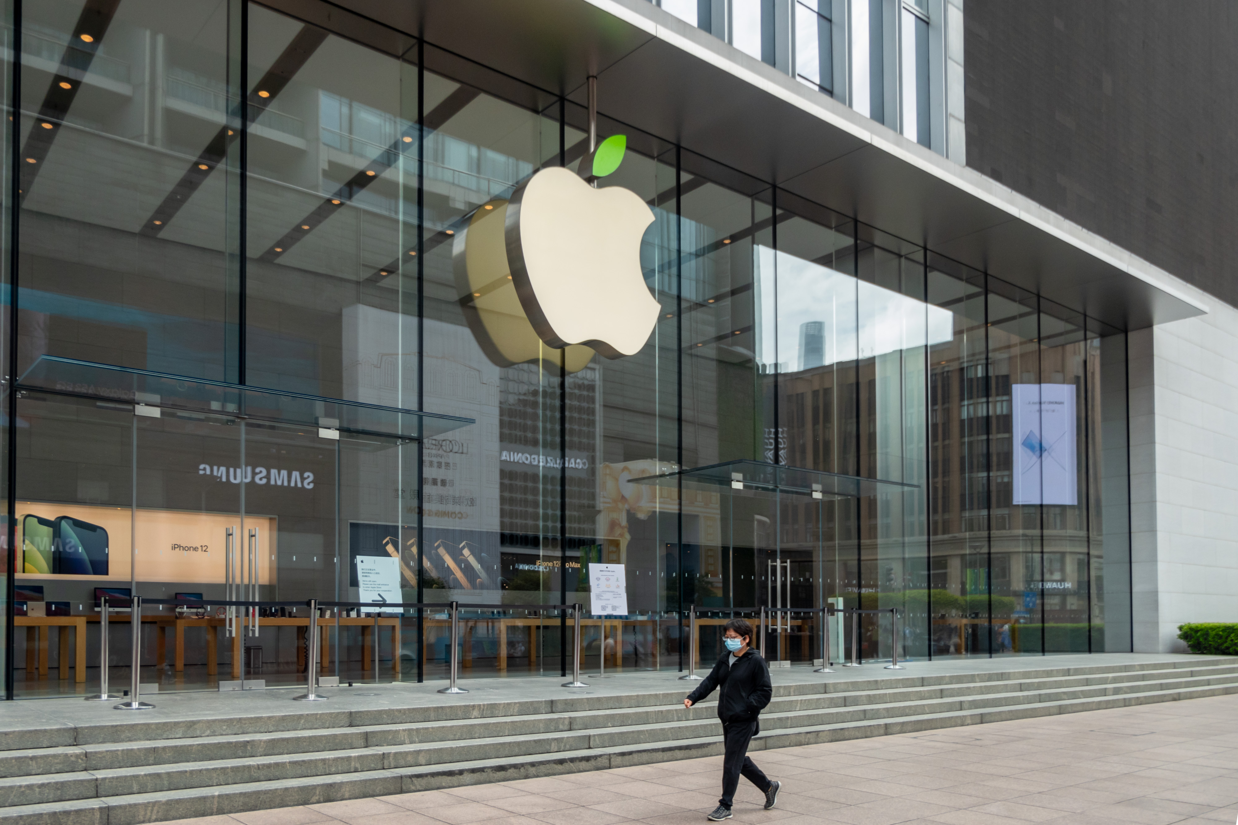 Apple’s ‘Walled Garden’ Faces Epic Attack in App Store Trial – NBC Boston