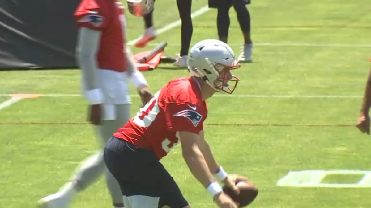Watch Rookie QB Mac Jones Throw in First Patriots OTAs Practice – NBC ...
