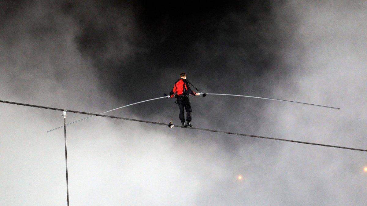 Nik Wallenda, High-Wire Star, to Walk Over Buffalo College Campus – NBC ...