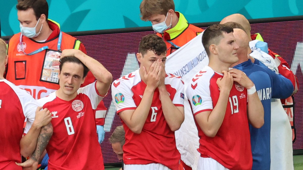 In Scary Scene at Euro 2020, Denmark’s Christian Eriksen Collapses on ...