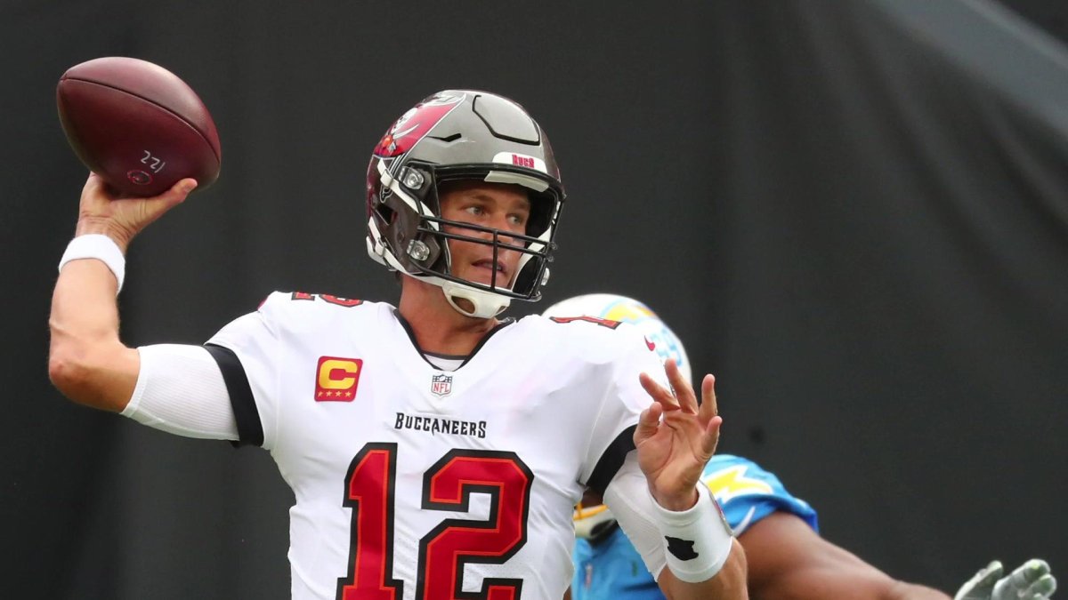 What Tom Brady Risked Playing on a Torn MCL in 2020, Per Injury Expert ...