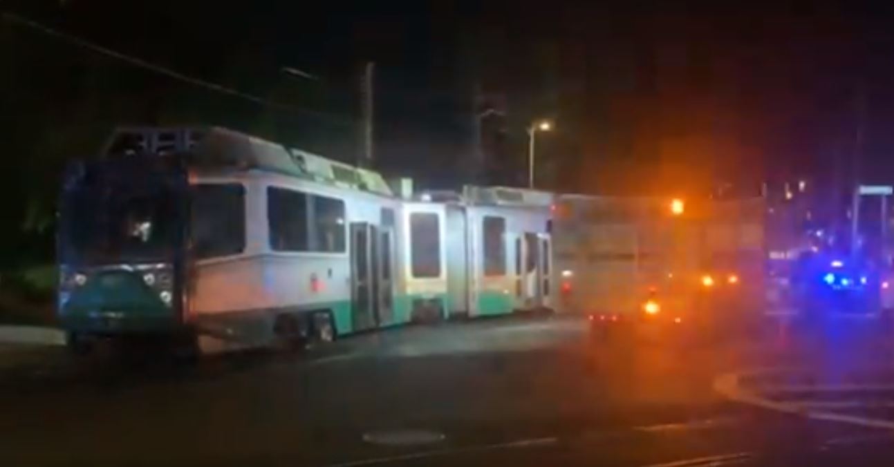 Green Line Train Derails: MBTA Cites Skateboard – NBC Boston