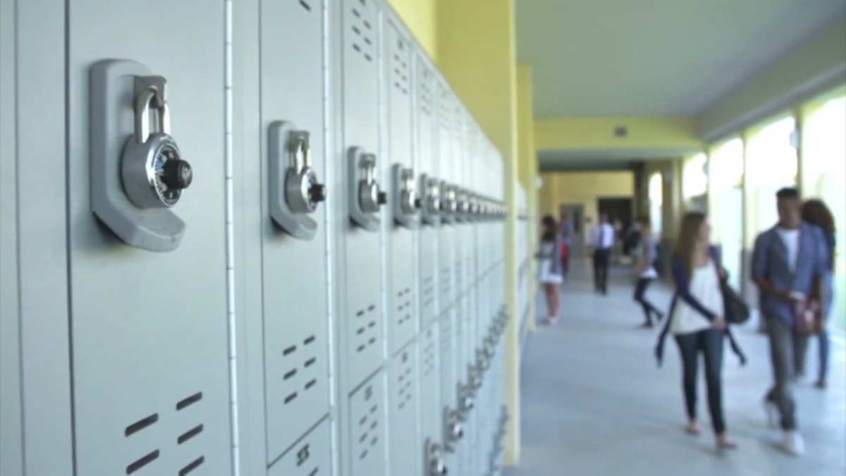 Bedford NH High School students accused of taking inappropriate photos ...