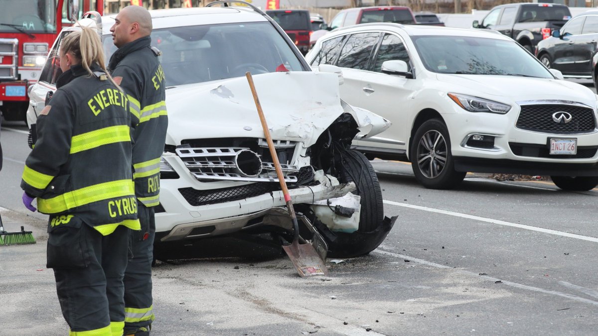 Everett Car Crash Leaves Several Hurt – NBC Boston