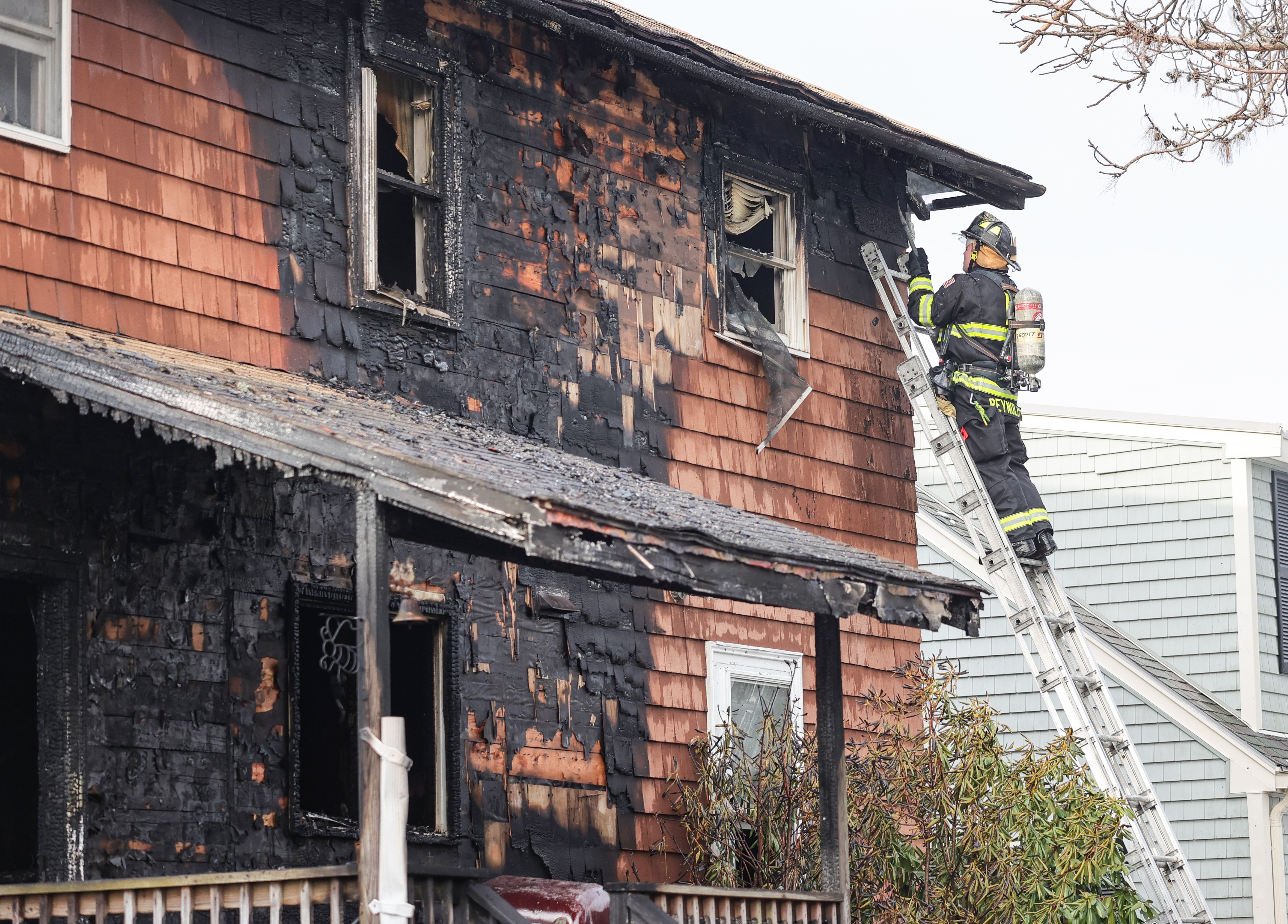 Neighbors Rescue Man During Mass. House Fire – NBC Boston