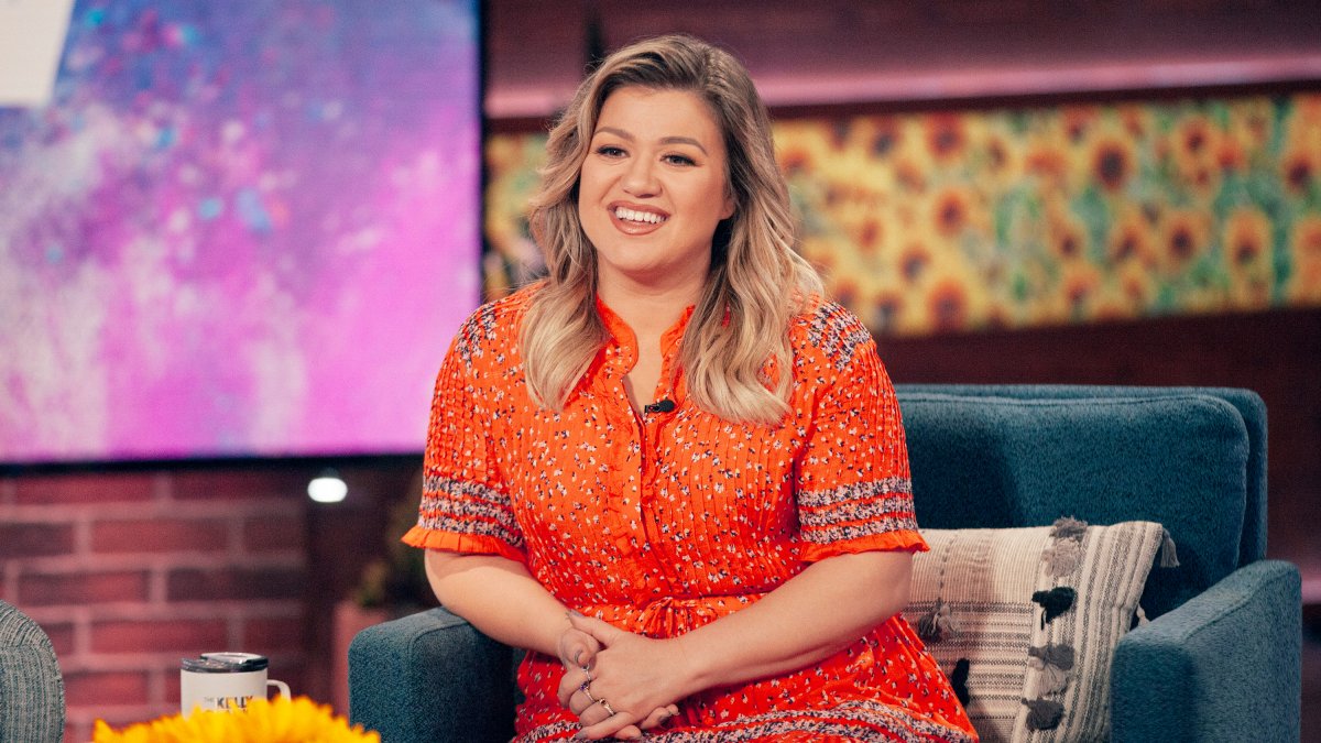 Kelly Clarkson Settles Divorce With Brandon Blackstone For Millions ...