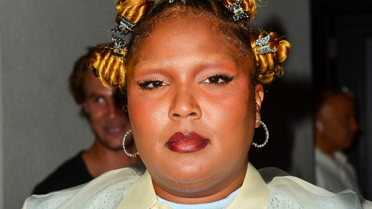 Lizzo Recalls Being Moved to Tears After ‘Racist’ and ‘Awful’ Comment ...