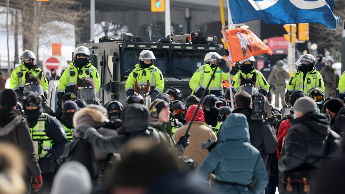Canada Police Arrest Ottawa Protesters and Tow Trucks – NBC Boston