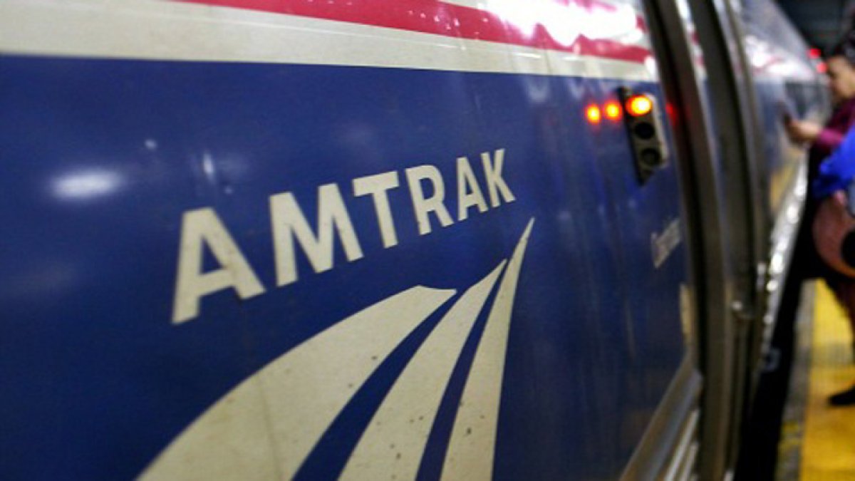 Amtrak Train Going From Boston-to-DC Breaks Down in NYC for 7 Hours ...