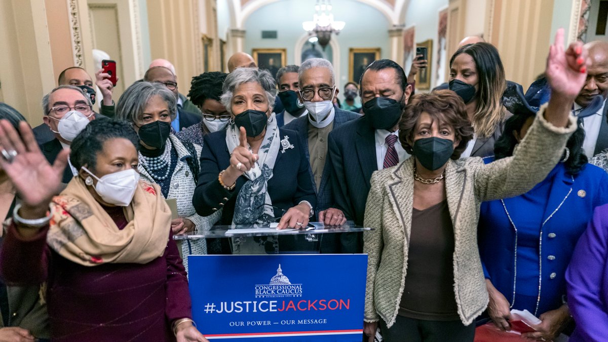 Crowd, Cheers, History as Senate Confirms 1st Black Woman to US Supreme ...