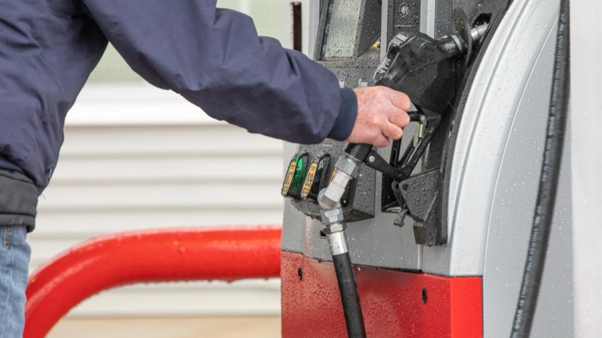 Massachusetts Gas Prices Hit Record Hights – NBC Boston