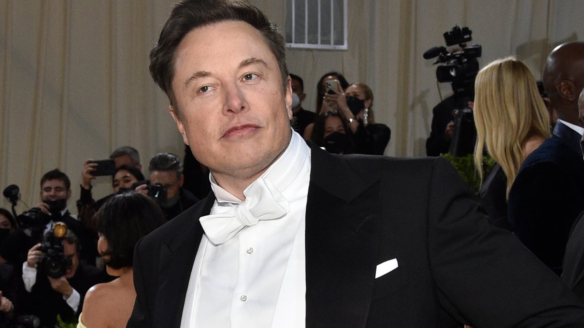 Elon Musk’s Old Photos, Memorabilia Sold for $165,000 – NBC Boston