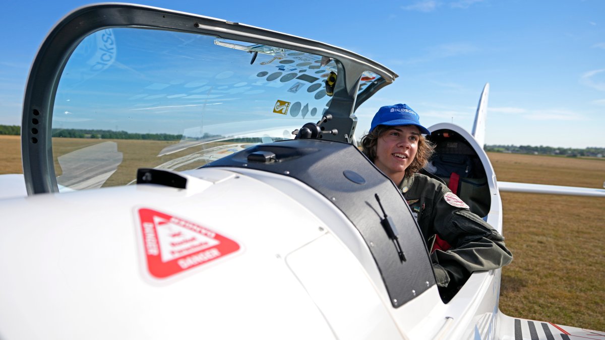 Teen Pilot Flies Solo Around the World, Earning Guinness World Record ...