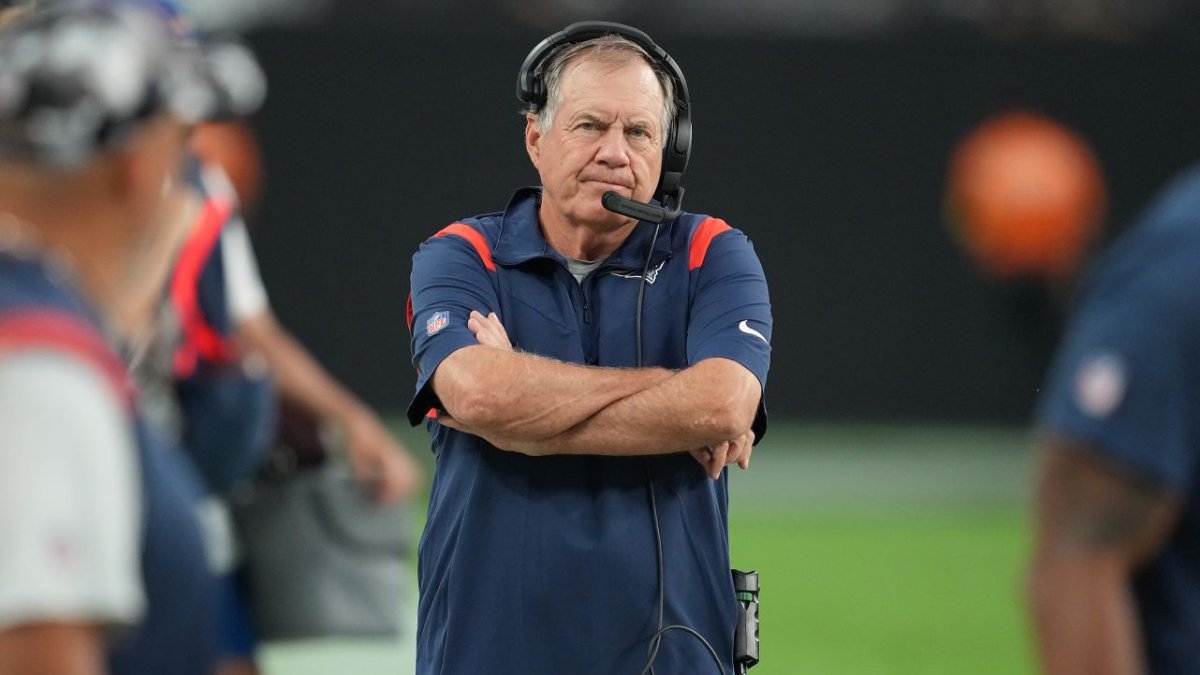 Bill Belichick Spikes Headset, Berates Ref After Controversial Play Vs ...