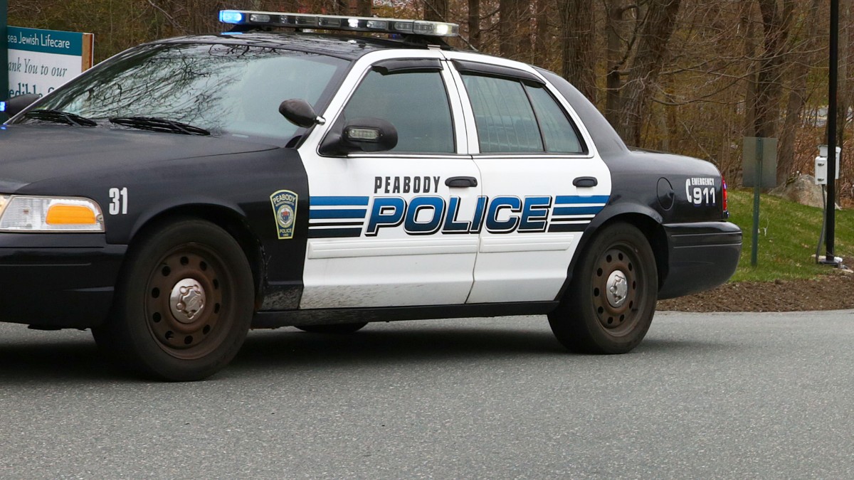Driver arrested after crashing stolen vehicle in Peabody, police say ...