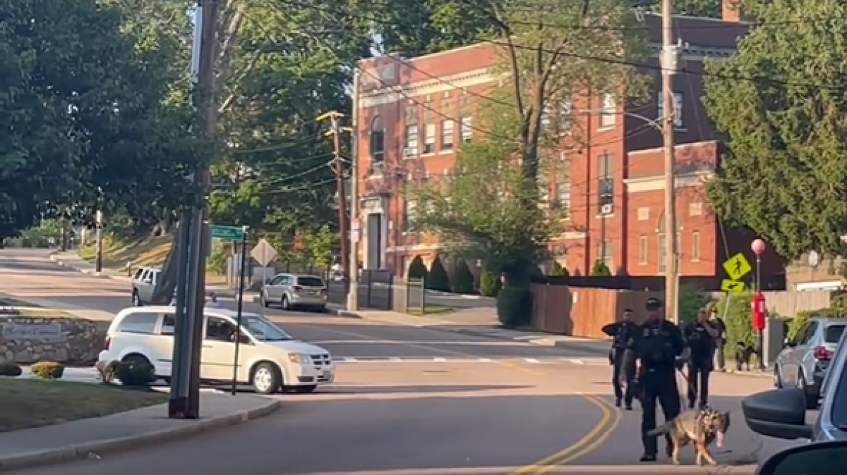 Dorchester Search Underway For Shooting Suspect Nbc Boston