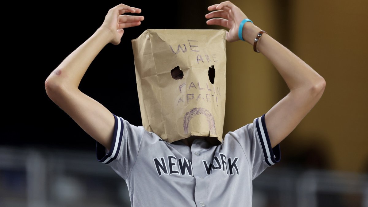 MLB Fans Lose It Over Video of Yankees Fan’s Hot Dog Beer Straw – NBC ...