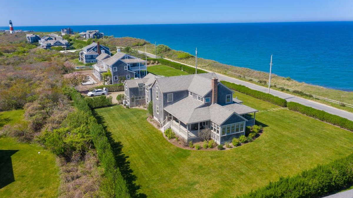 A Nantucket Cottage With Ocean Views Is on the Market for $4.7M – NBC ...