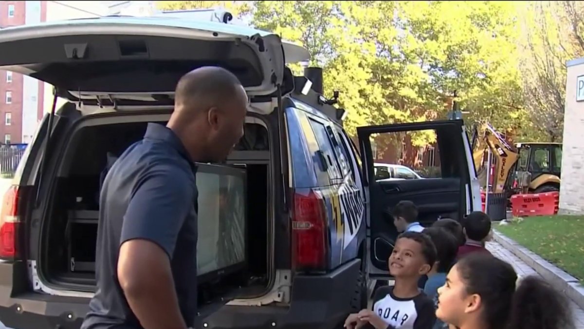 Meteorologist Tevin Wooten and Weather Warrior Visit Dever Elementary ...