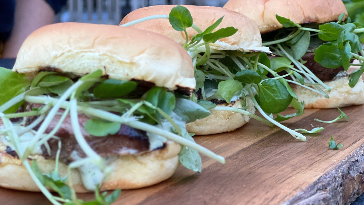 Seared Filet Mignon Sliders with Basil Pecorino Aioli Recipe – NBC Boston