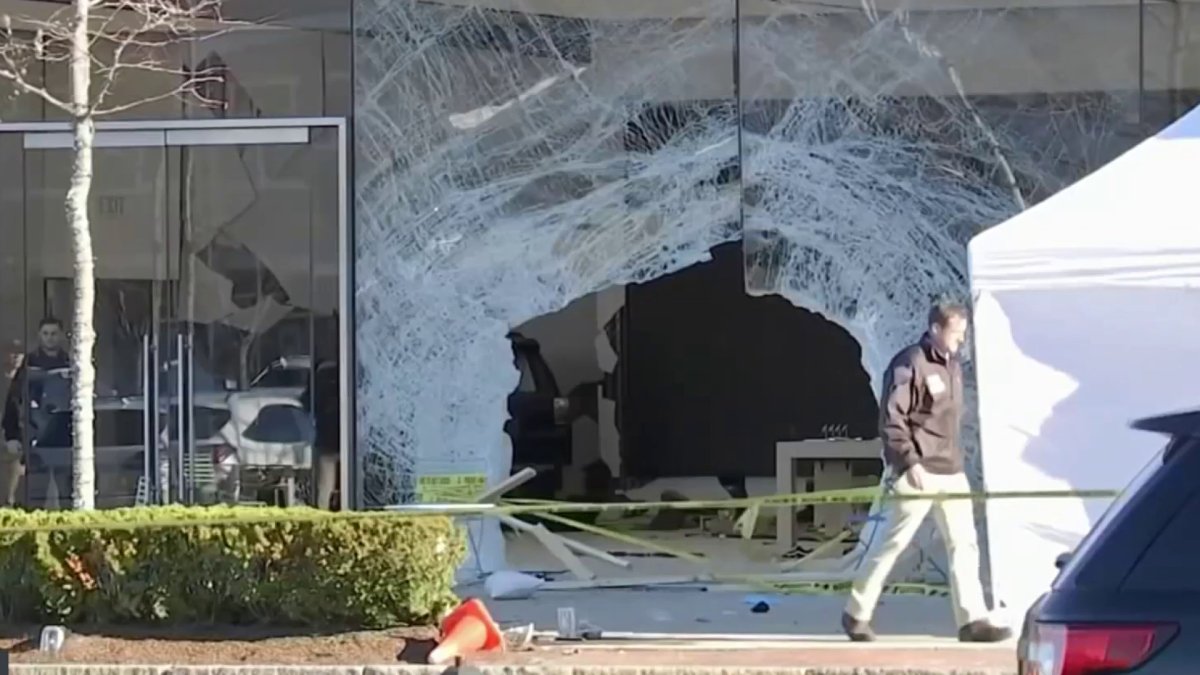 Victims in Apple Store Crash Expected to File Lawsuit – NBC Boston