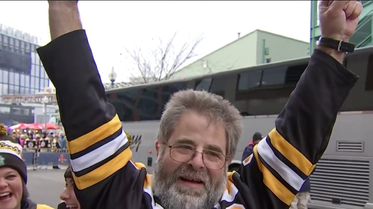 Bullpen Cop, Fist Bump Kid Among Sea of Black and Gold at Fenway Park ...