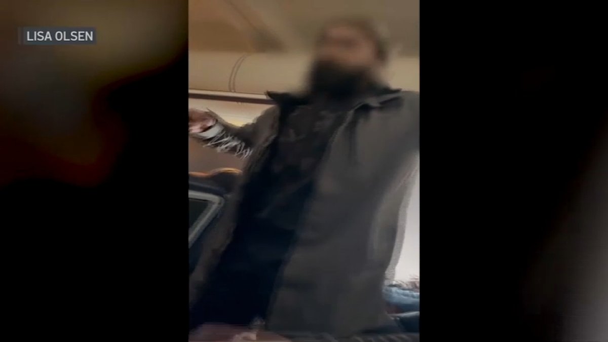 United Flight 2609 Passengers Teamed Up to Restrain Threatening Man ...