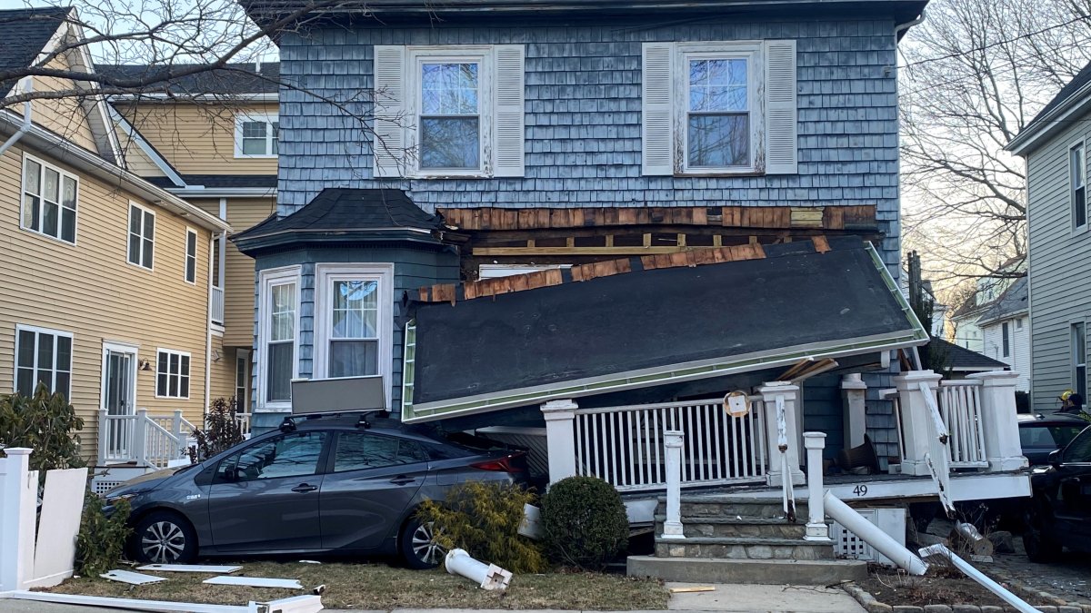 Winchester MA Car Crashes Into House on Harvard Street – NBC Boston