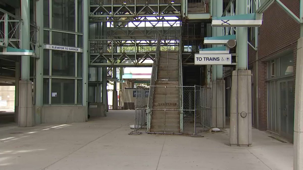 Lawmaker slams MBTA’s 7-year timetable to reopen commuter rail station ...