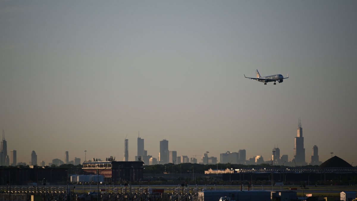 Man allegedly stabbed teens with fork on Chicago-to-Germany flight ...