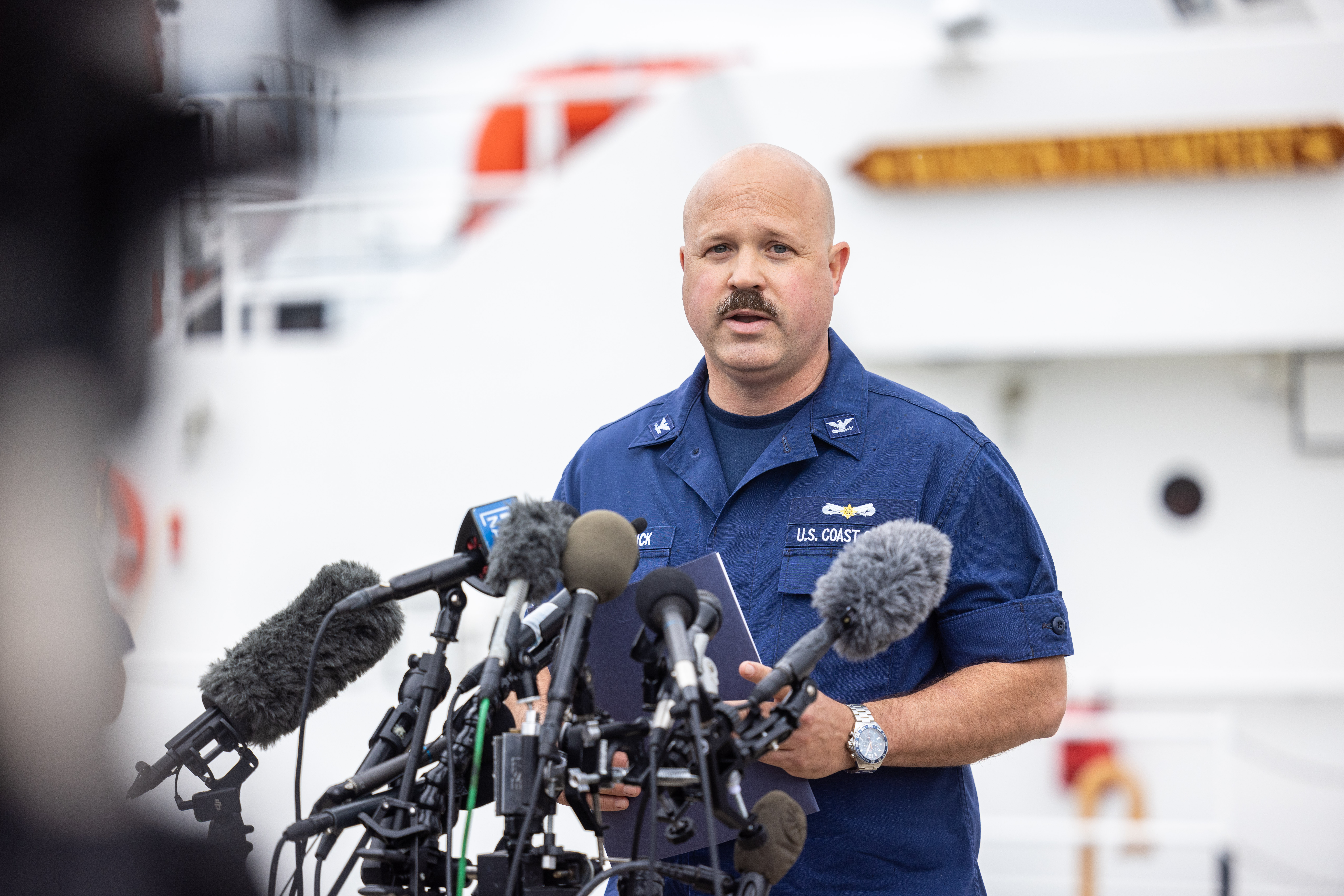 Titanic submarine update: Officials say only 40 hours of oxygen left ...