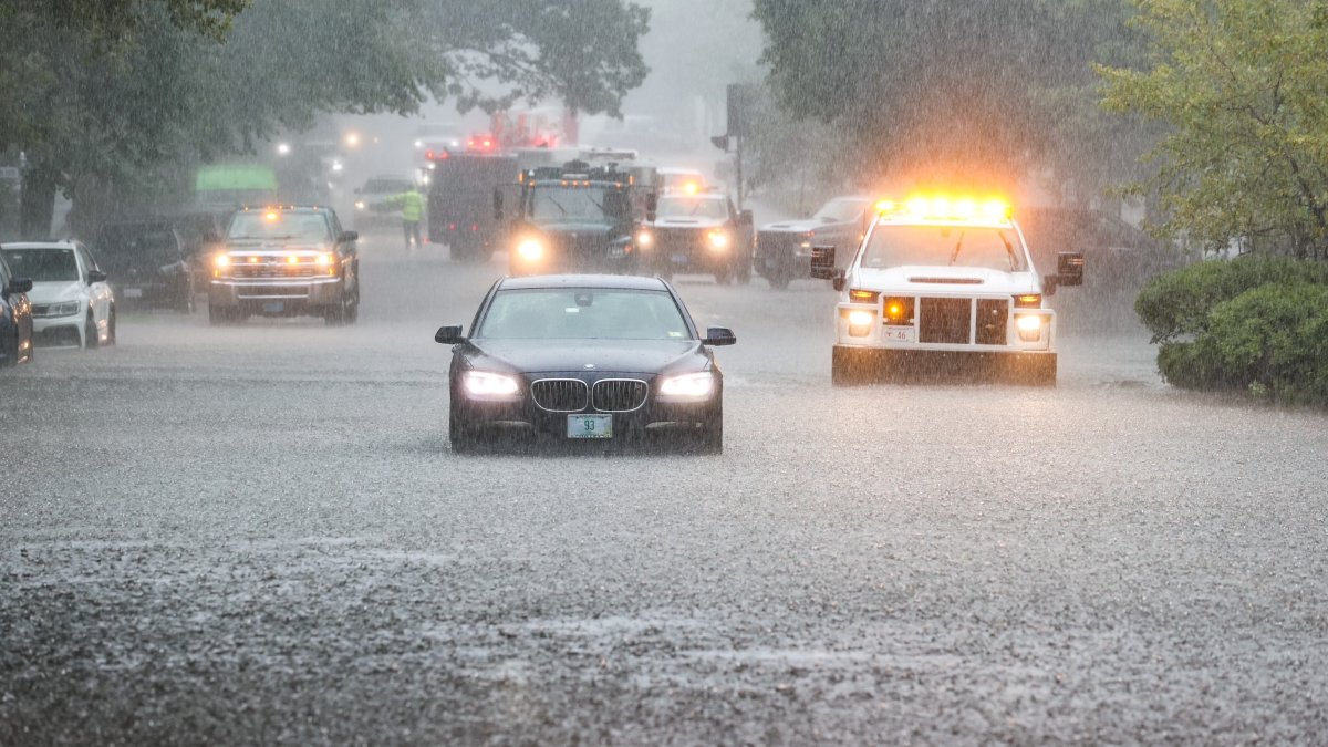 Flash flooding in Mass. leaves vehicles trapped – NBC Boston