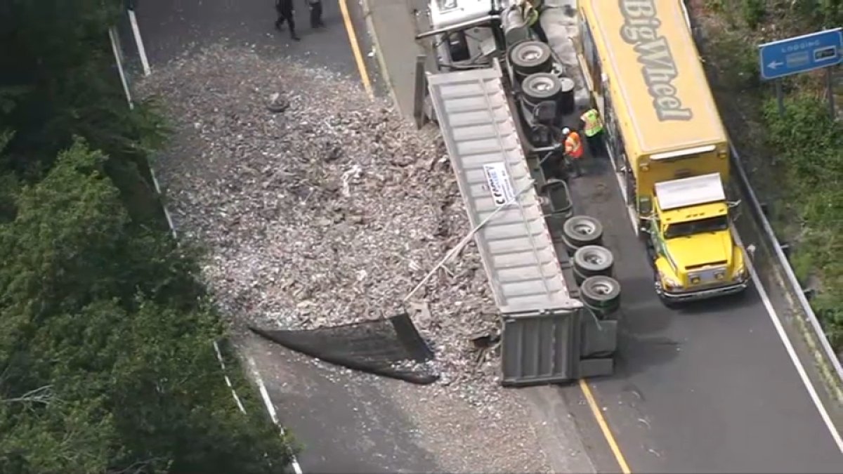 Tractor Trailer Rolls Over On I 495 In Middleborough Nbc Boston