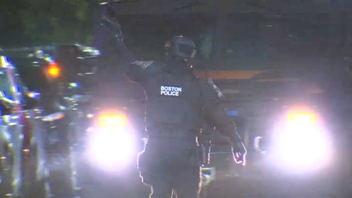 Dorchester, MA standoff ends with armed robbery suspect’s arrest – NBC ...