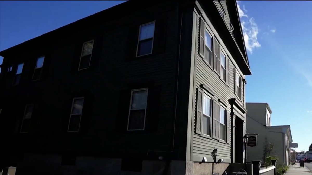 Touring the notorious Lizzie Borden House in Fall River – NBC Boston