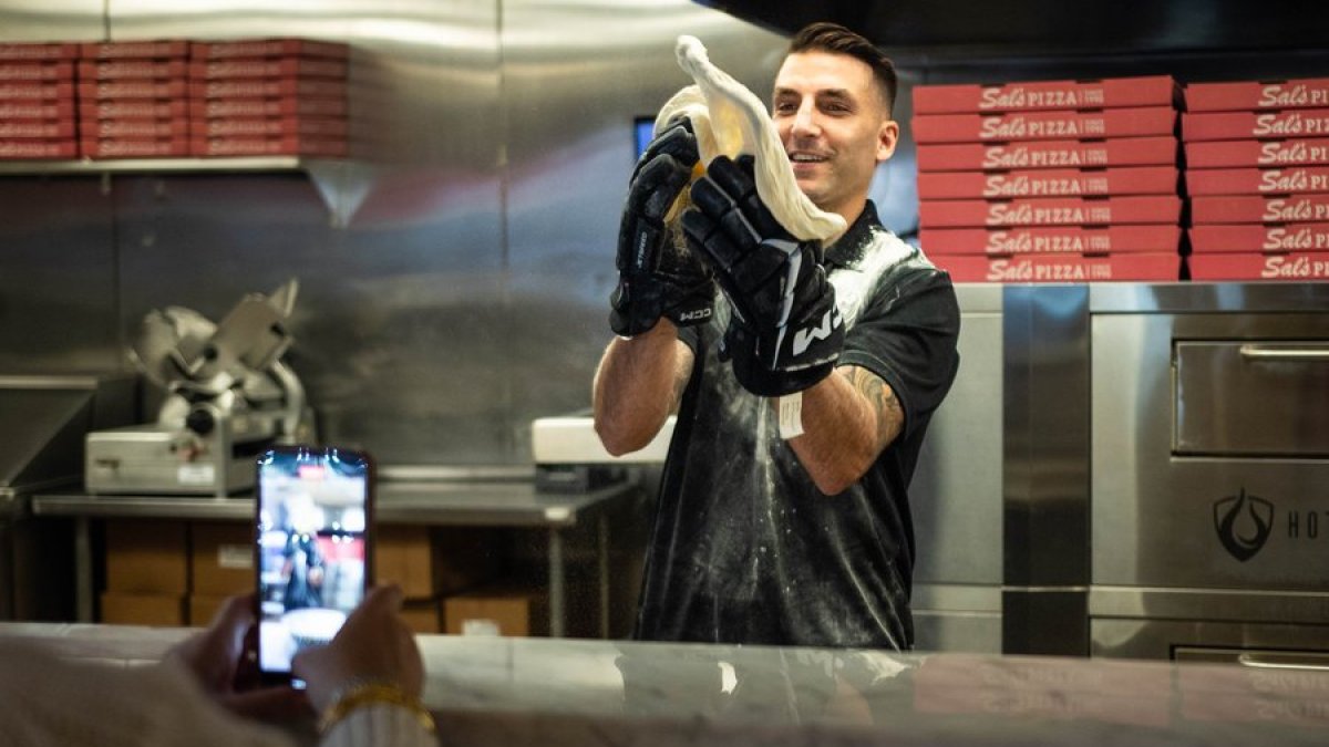 Retired Bruins captain finds new role as Sal’s Pizza pitchman – NBC Boston