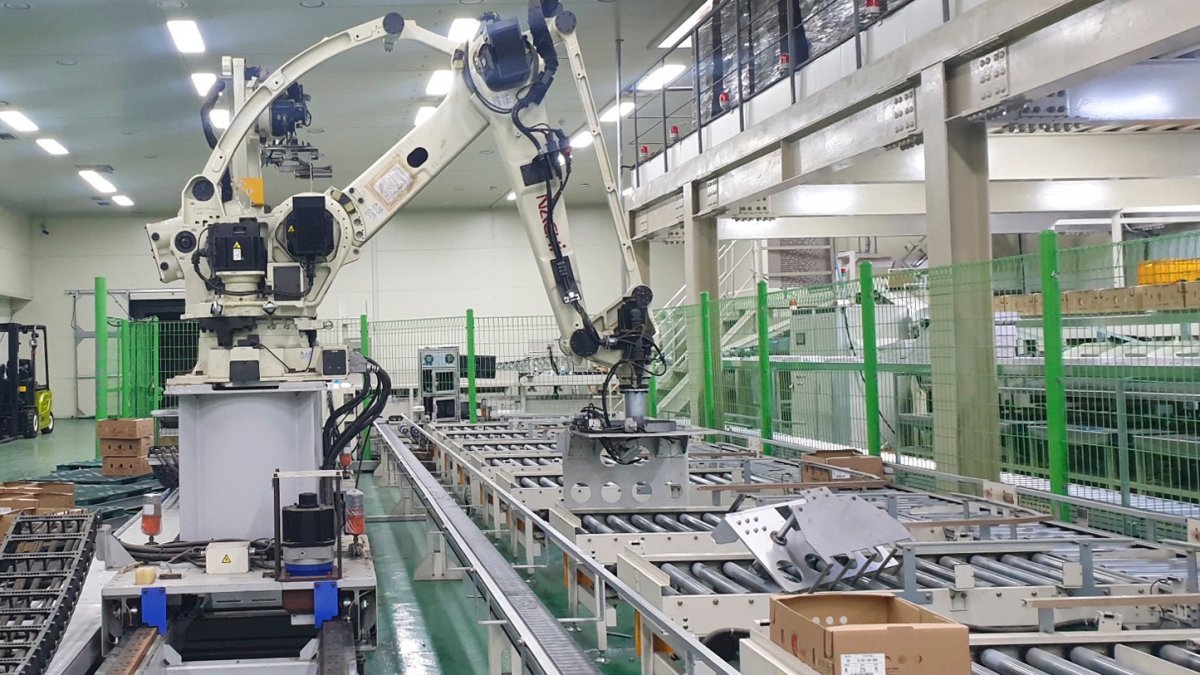 Industrial robot crushed worker to death in South Korea – NBC Boston