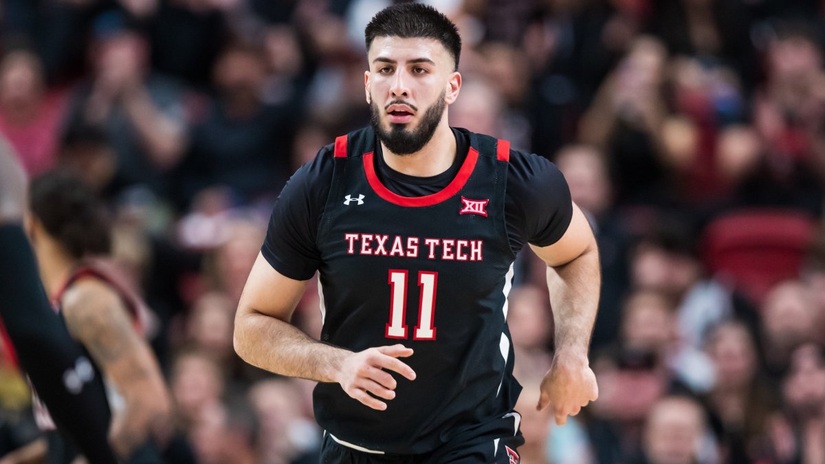 UC Berkeley men’s basketball player confronts fan who allegedly called ...