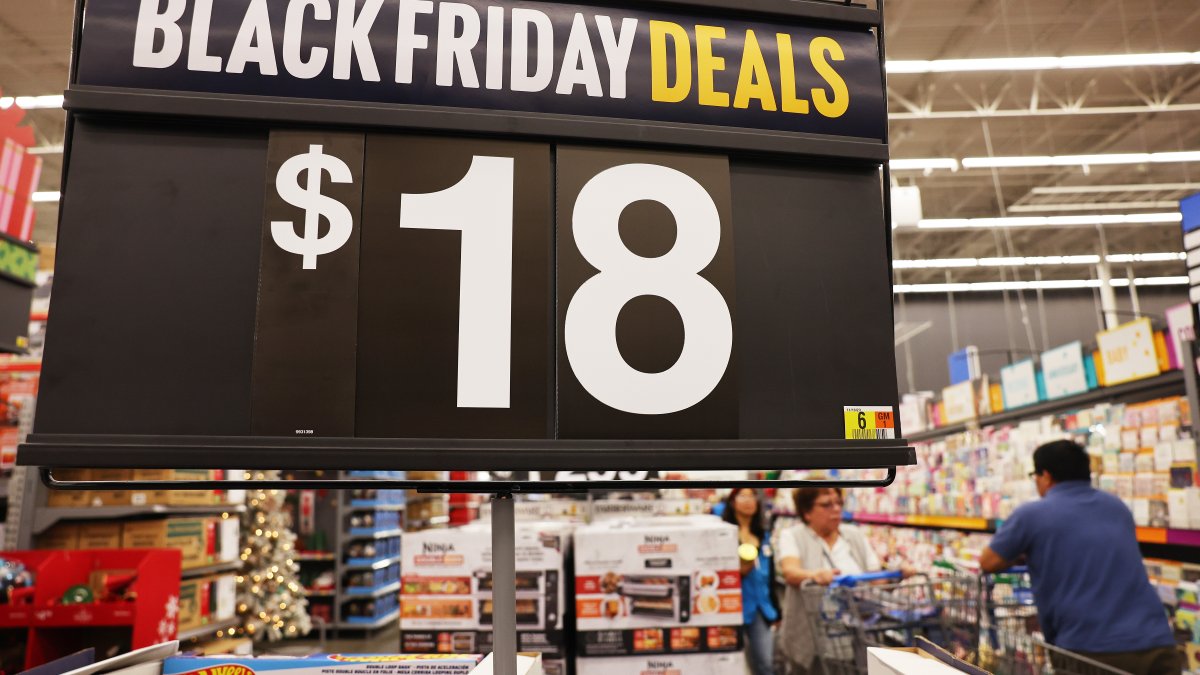 Mass. retailers aren’t expecting a big spike in spending this holiday ...